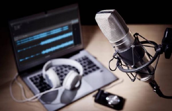 Microphones for Streaming: New way to Stream [2024]